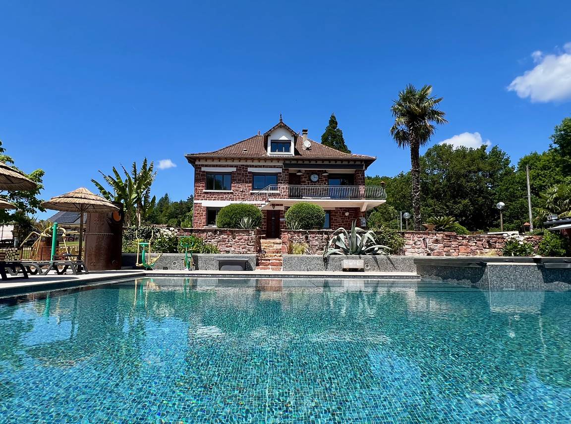 300 M² Gîte ∙ 7 Bedrooms ∙ 15 Guests - Correze