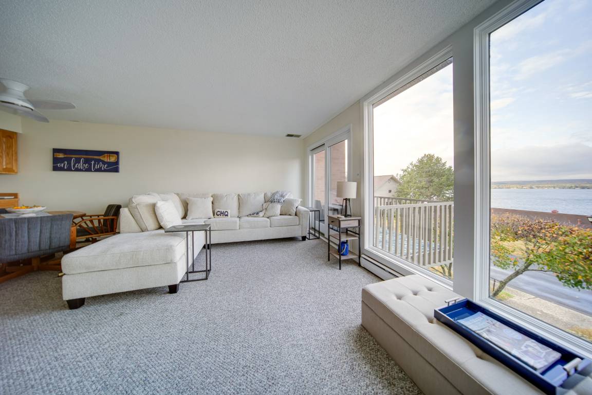 107 M² Apartment ∙ 3 Bedrooms ∙ 8 Guests - Chautauqua Lake, NY
