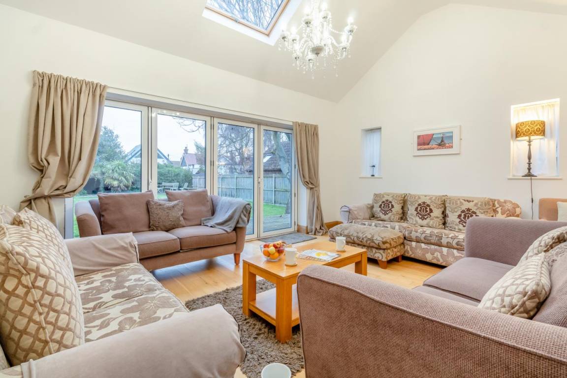 Cottage ∙ 5 Bedrooms ∙ 10 Guests - Southwold