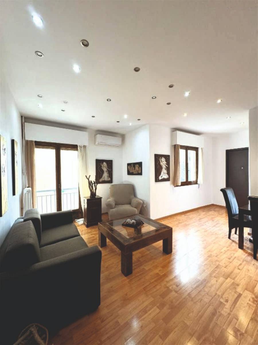 75 M² Apartamento ∙ 2 Habitaciones ∙ 5 Huéspedes - Atenas