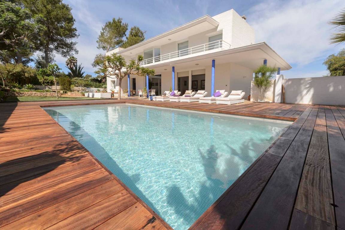 Villa ∙ 5 Bedrooms ∙ 9 Guests - Sant Antoni de Portmany