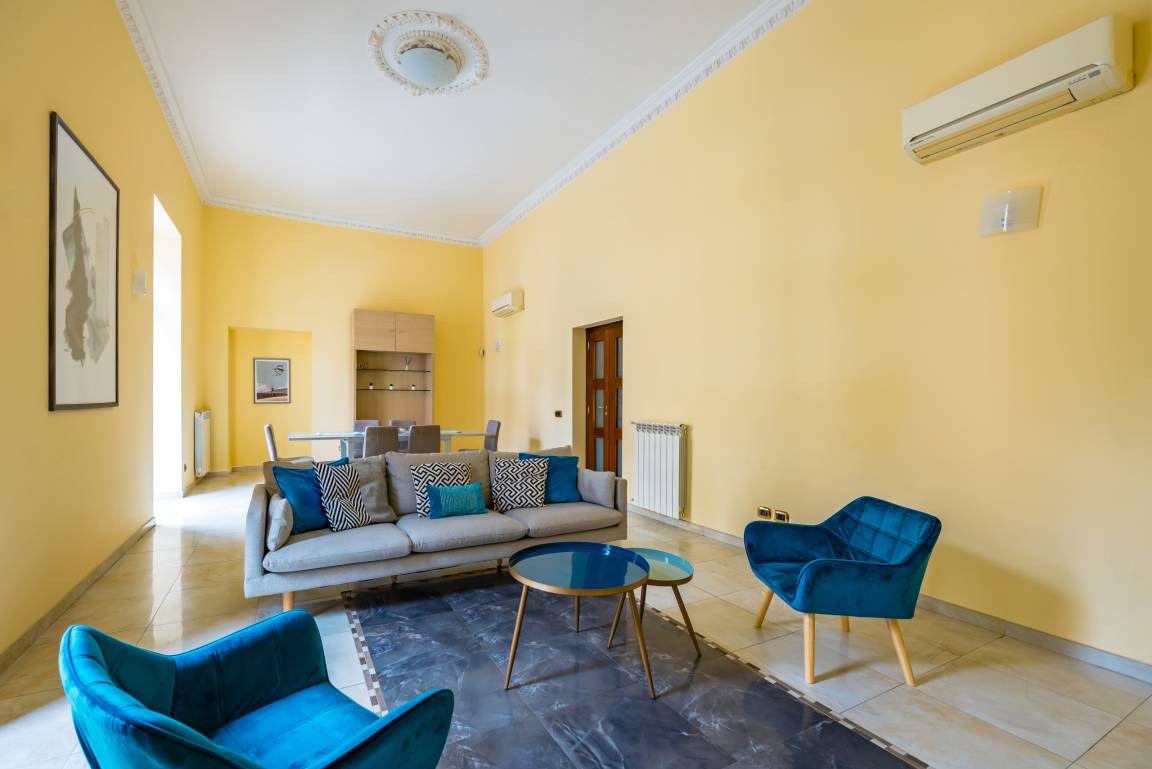 200 M² Apartment ∙ 3 Bedrooms ∙ 8 Guests - Naples