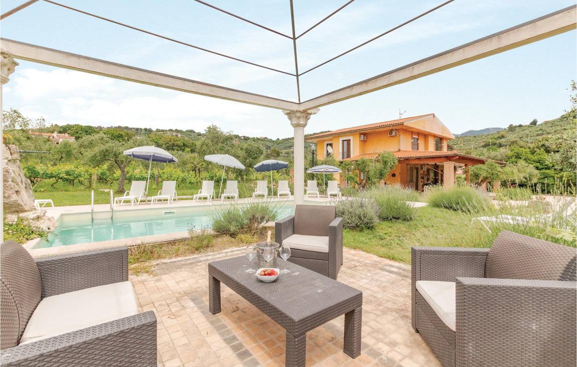 270 M² Huis ∙ 7 Slaapkamers ∙ 14 Gasten - Itri
