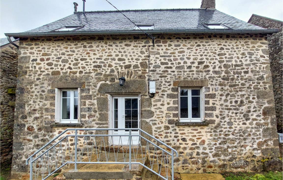 90 M² Casa ∙ 4 Habitaciones ∙ 6 Huéspedes - Évron