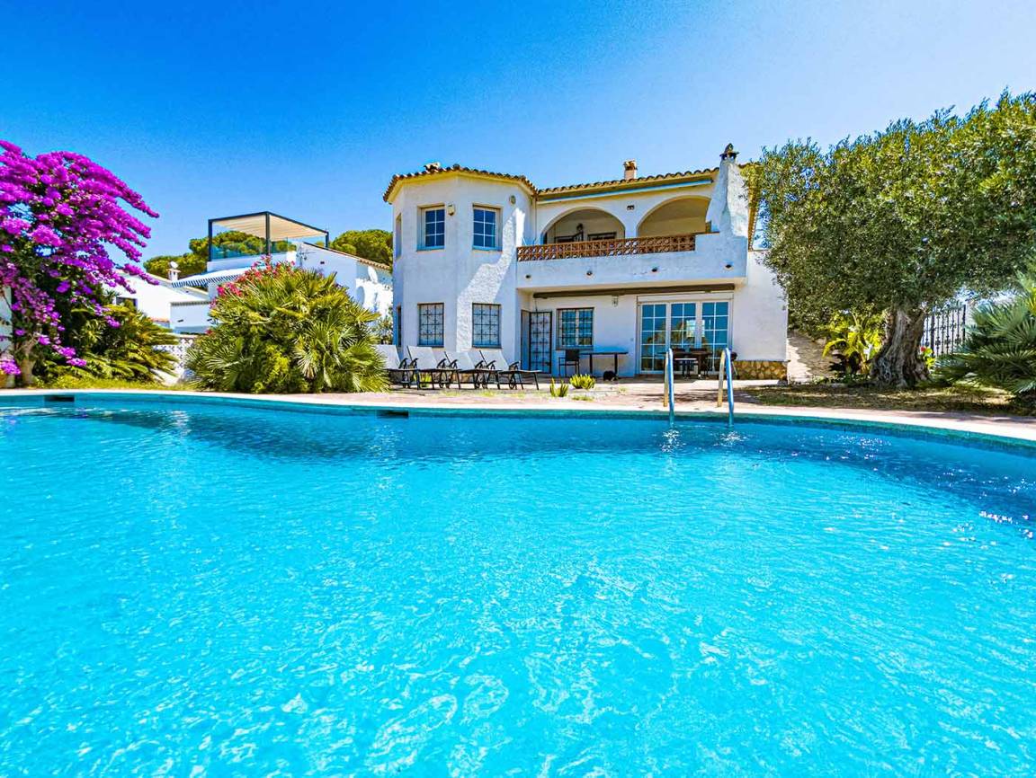 800 M² Villa ∙ 3 Makuuhuonetta ∙ 6 Vierasta - L'Estartit