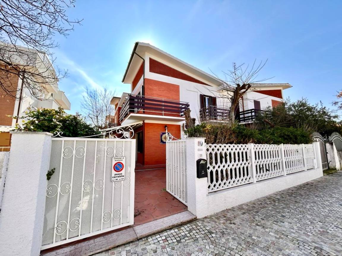 Casa Vacanza ∙ 5 Camere Da Letto ∙ 10 Ospiti - Numana