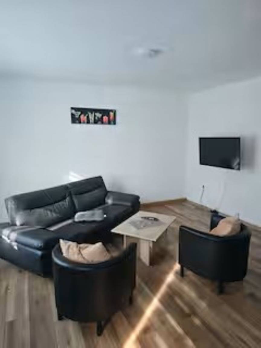 117 M² Ferienwohnung ∙ 4 Schlafzimmer ∙ 6 Gäste - Merseburg