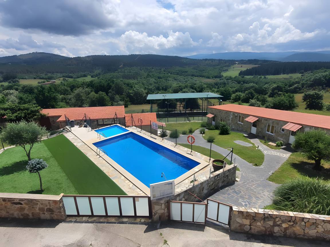 300 M² Albergue ∙ 4 Habitaciones ∙ 8 Huéspedes - Galicia