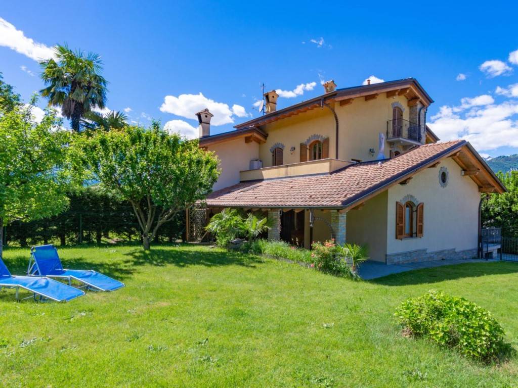 150 M² Ferienwohnung ∙ 3 Schlafzimmer ∙ 5 Gäste - Colico