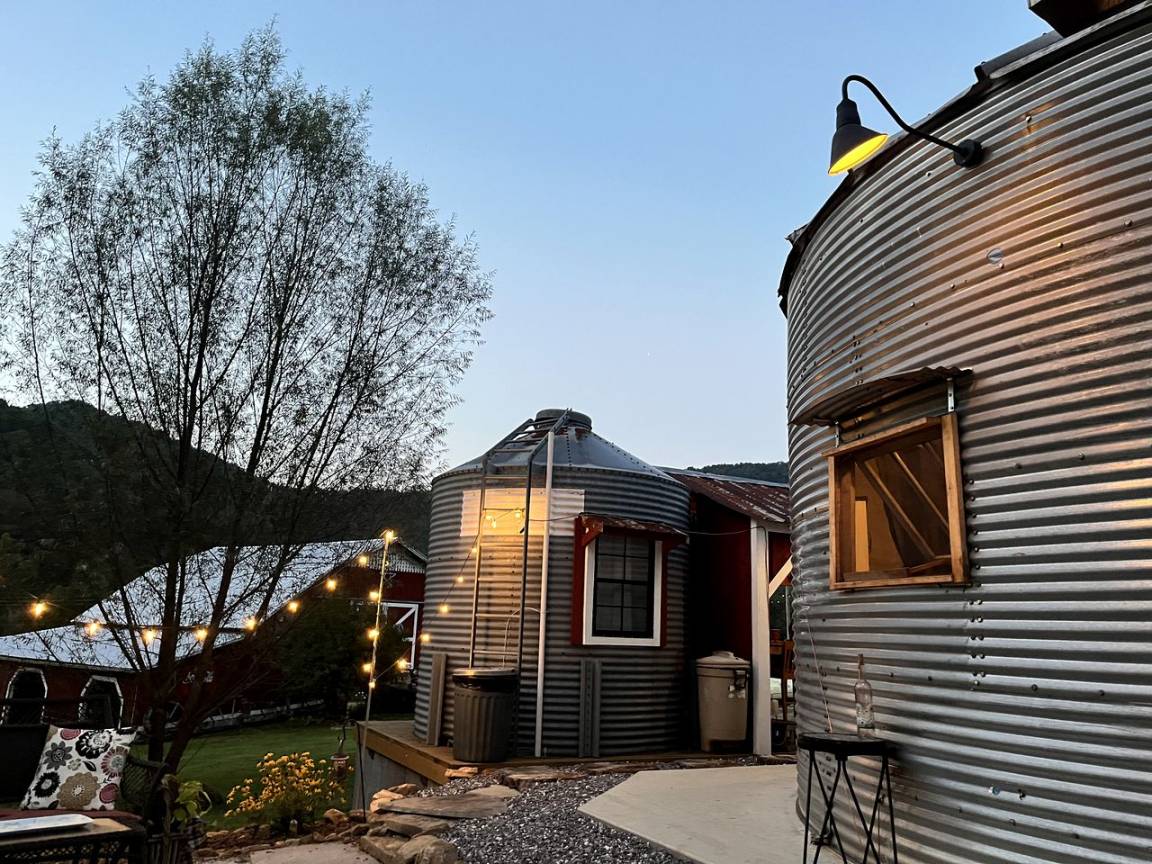 Farmhouse ∙ 1 Bedroom ∙ 2 Guests - Tuckasegee, NC