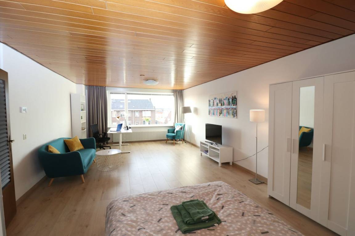 101 M² Apartment ∙ 2 Bedrooms ∙ 2 Guests - Schiedam