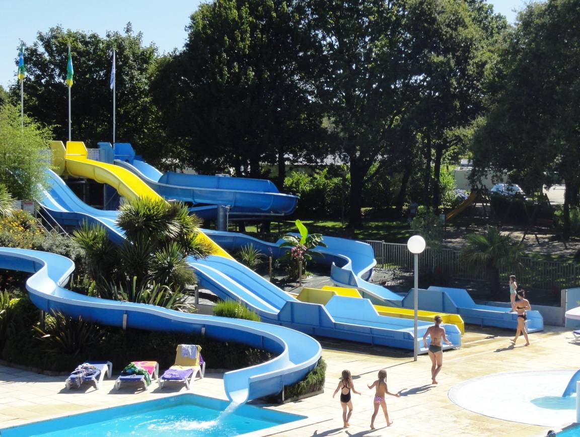 37 M² Camping ∙ 4 Chambres ∙ 10 Personnes - Theix