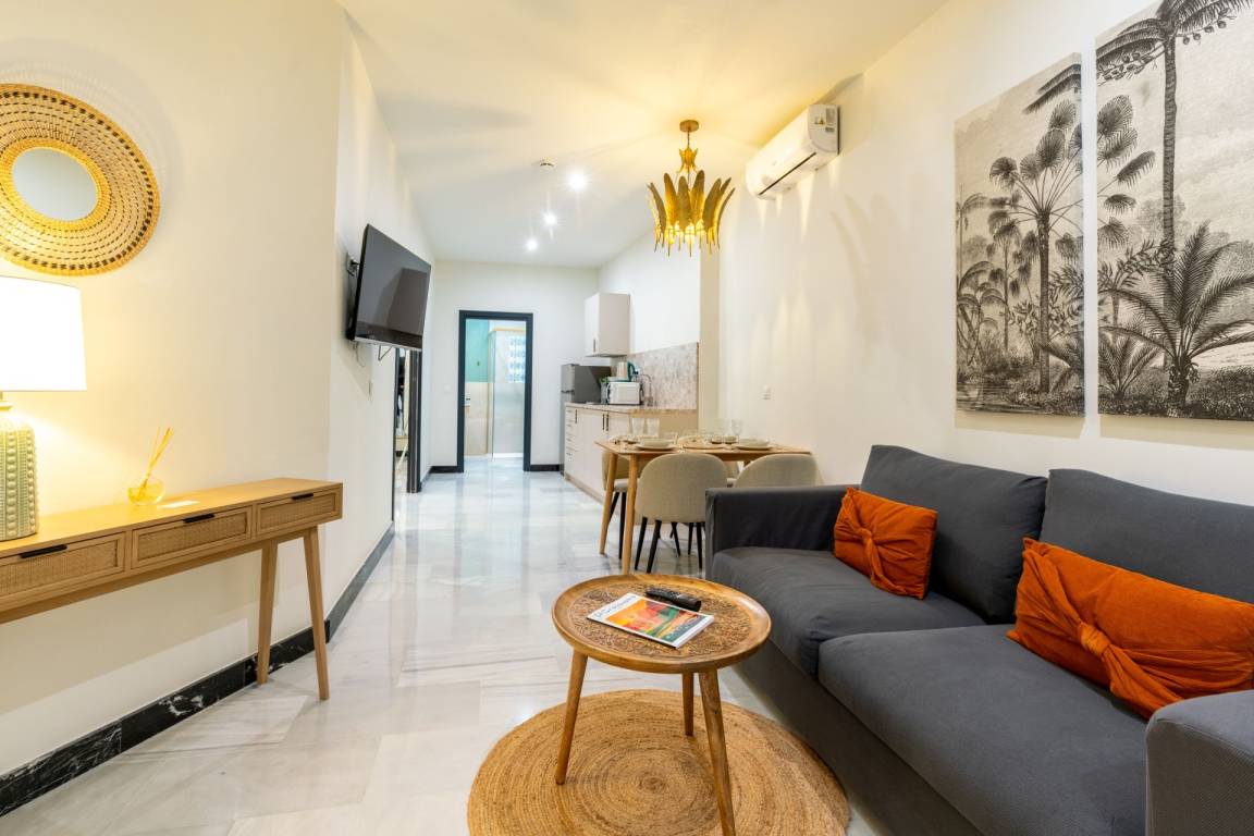 84 M² Apartamento ∙ 2 Habitaciones ∙ 5 Huéspedes - Sevilla, España