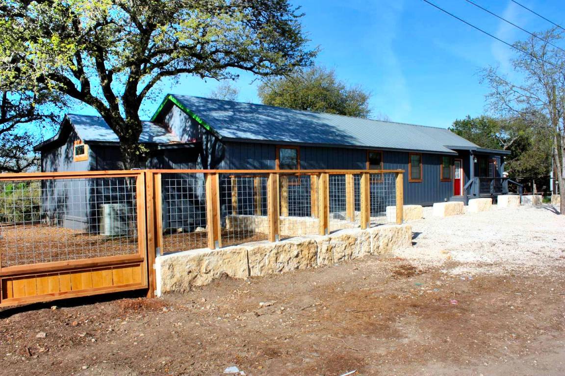 Casa ∙ 3 Habitaciones ∙ 13 Huéspedes - Bandera, TX