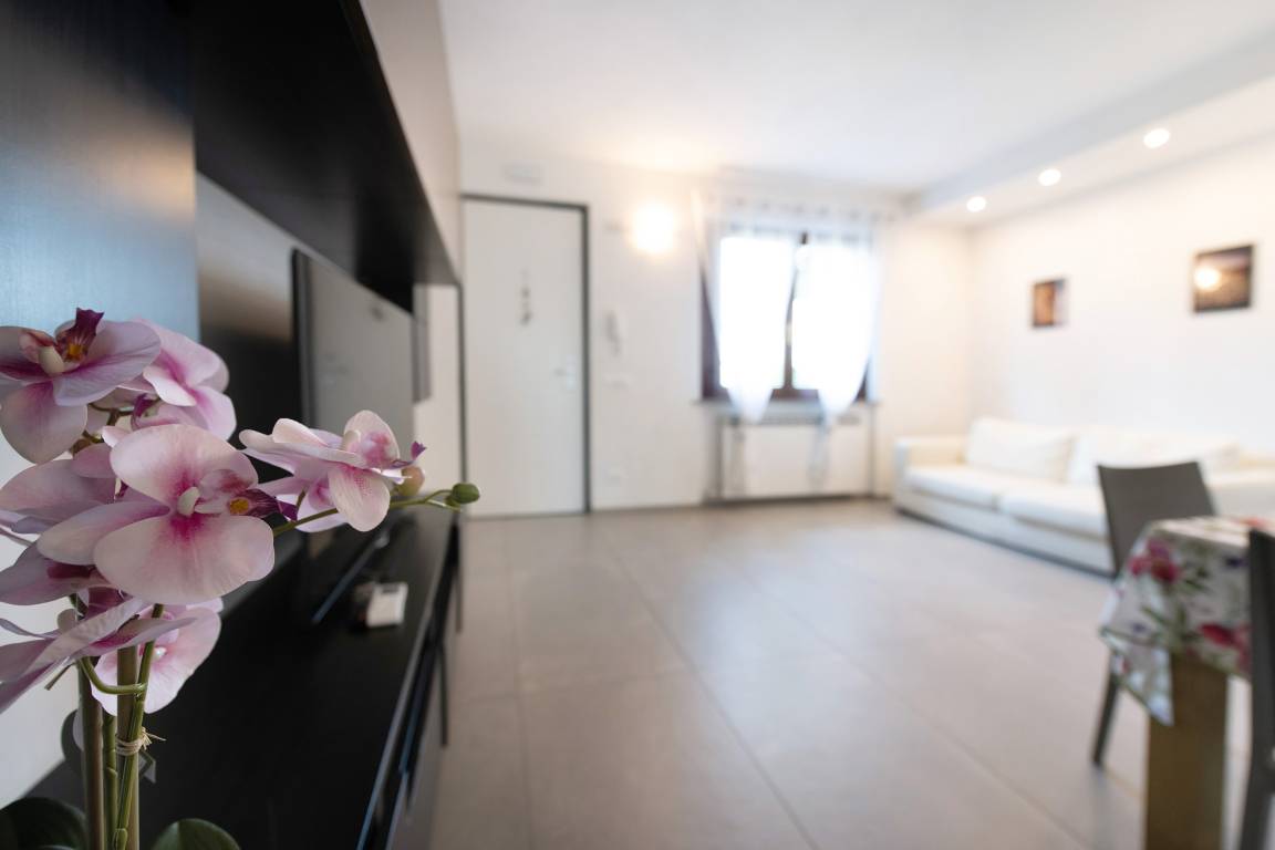 74 M² Appartamento Vacanza ∙ 2 Camere Da Letto ∙ 4 Ospiti - Desenzano del Garda