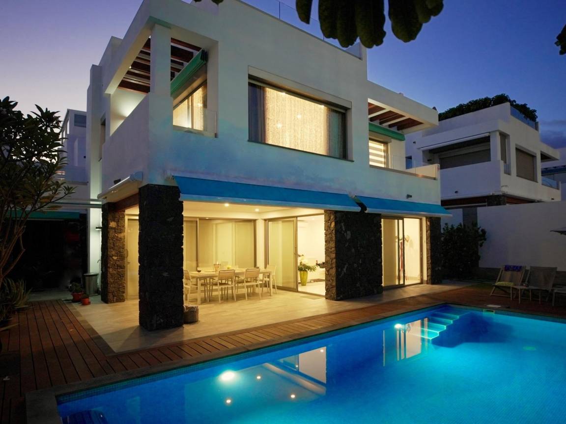 200 M² Villa ∙ 3 Slaapkamers ∙ 6 Gasten - Los Cristianos