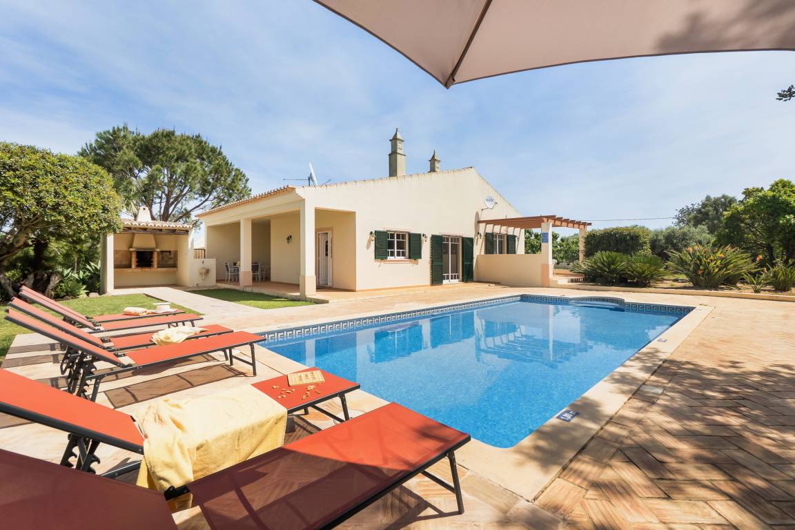 2000 M² Villa ∙ 3 Bedrooms ∙ 6 Guests - Guia