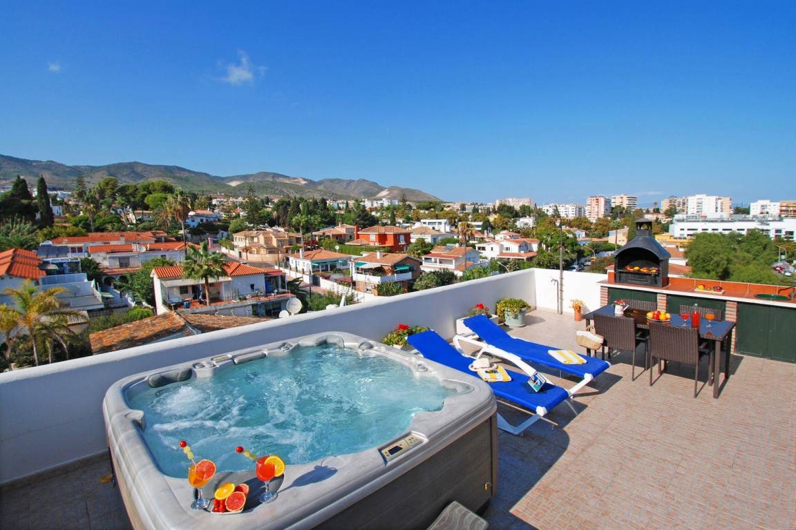 85 M² Apartment ∙ 2 Bedrooms ∙ 4 Guests - Torremolinos
