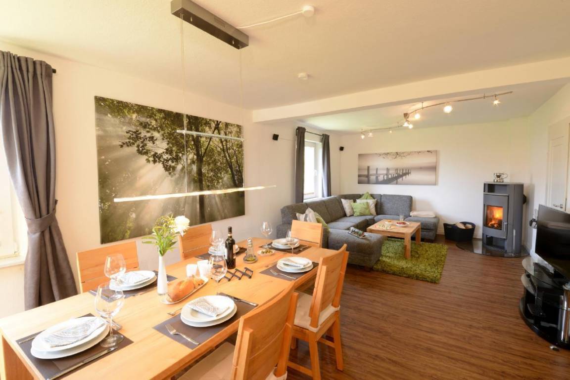 150 M² Huis ∙ 3 Slaapkamers ∙ 6 Gasten - Blankenheim