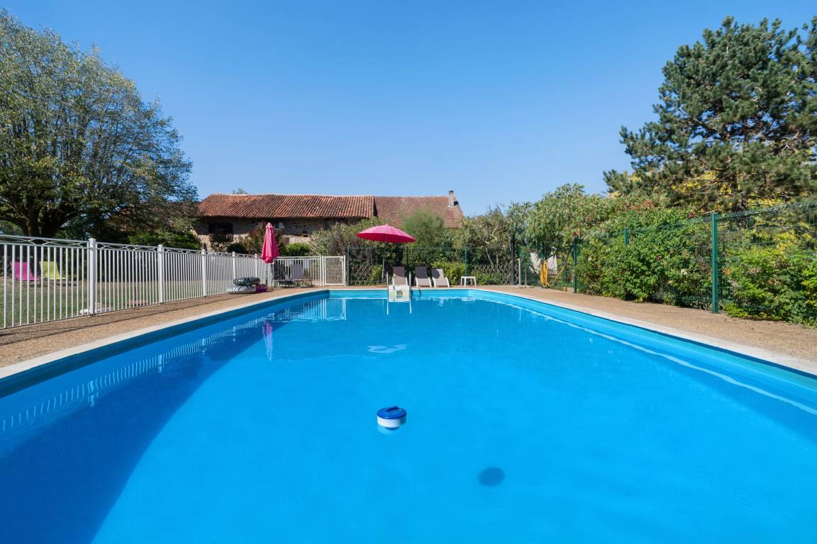 125 M² Cottage ∙ 5 Bedrooms ∙ 10 Guests - Dordogne