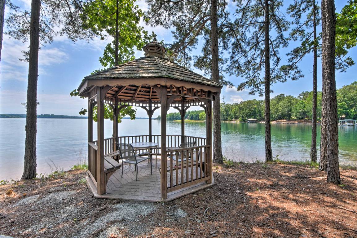 134 M² Apartment ∙ 2 Bedrooms ∙ 6 Guests - Lake Keowee, SC