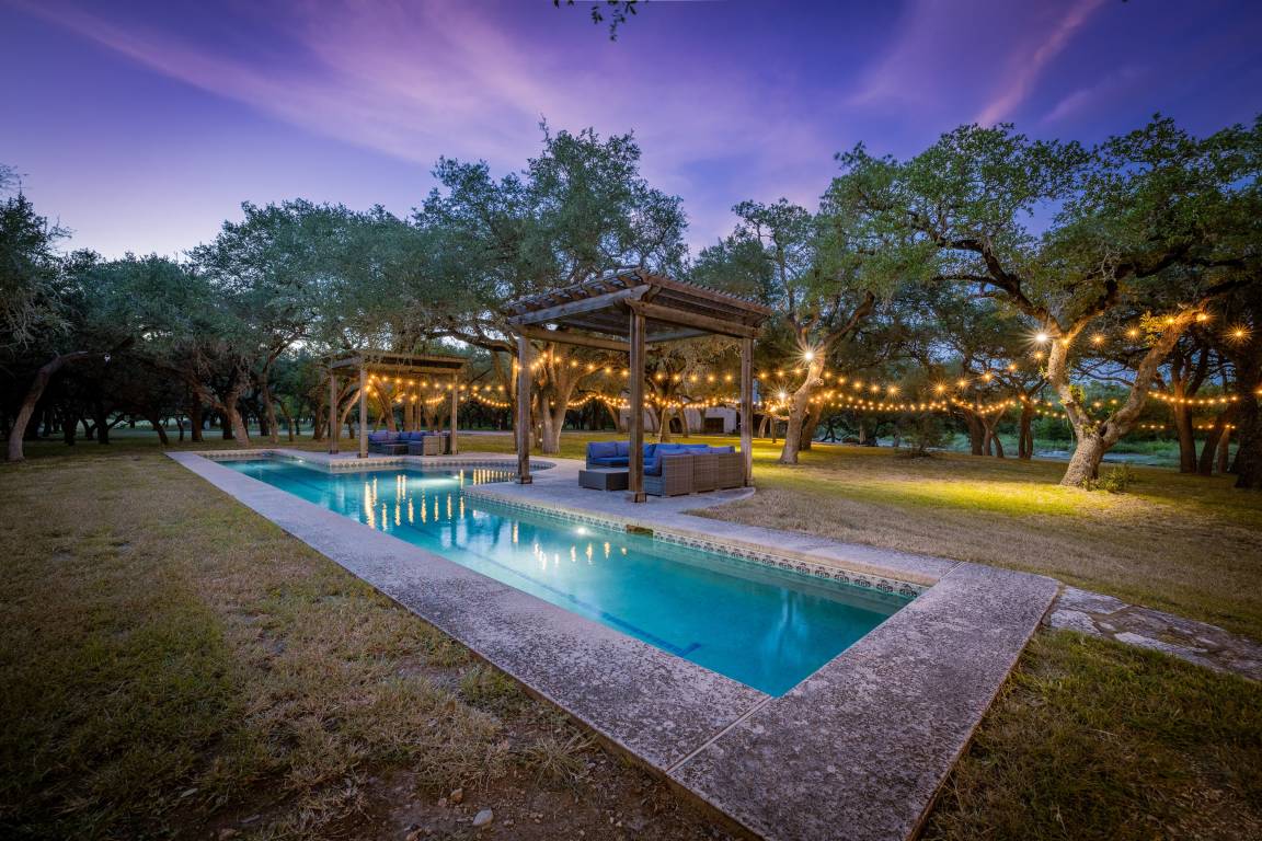 186 M² Bungalow ∙ 4 Bedrooms ∙ 10 Guests - Dripping Springs, TX