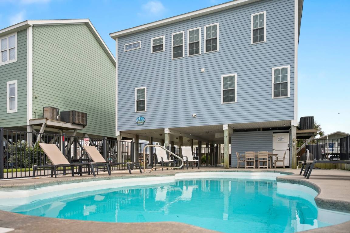 House ∙ 5 Bedrooms ∙ 11 Guests - Oak Island, NC