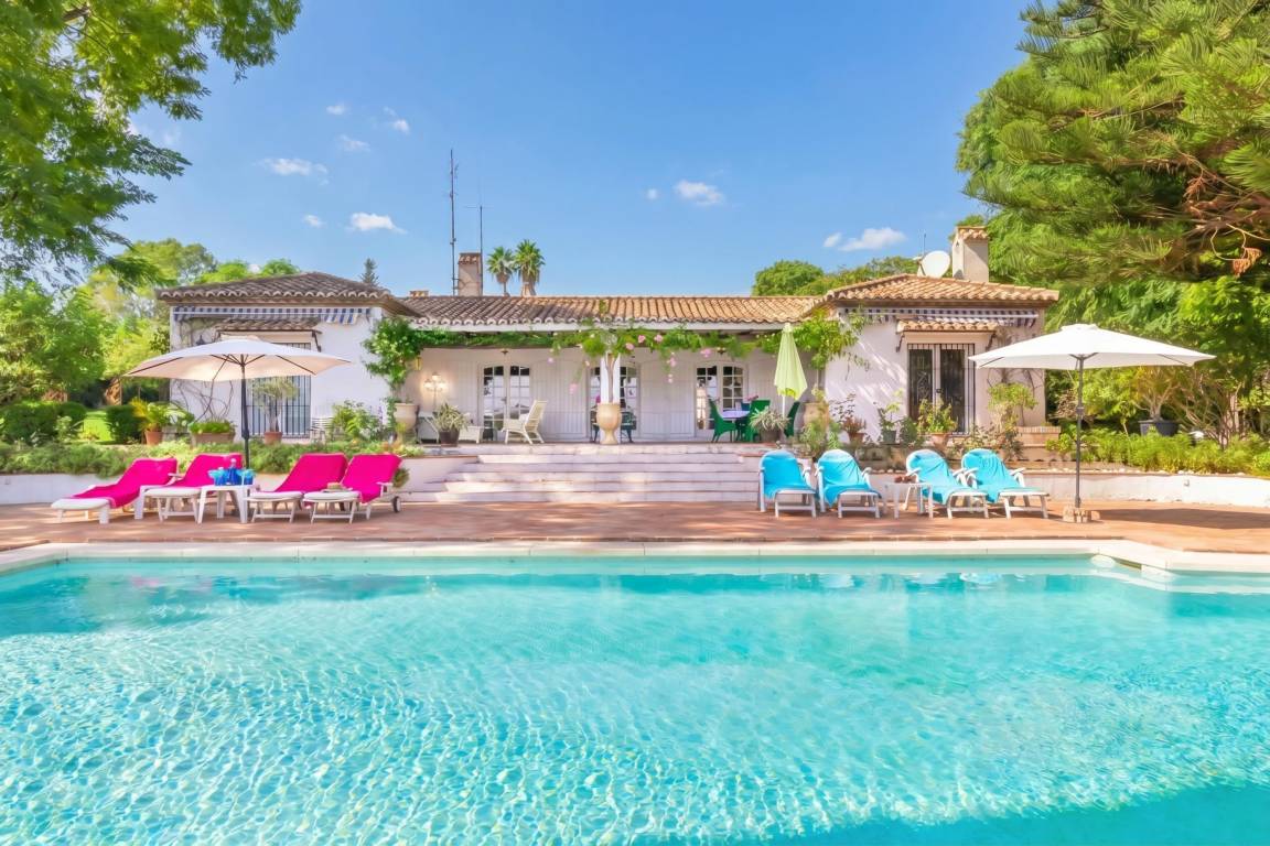 600 M² Villa ∙ 6 Habitaciones ∙ 12 Huéspedes - Estepona