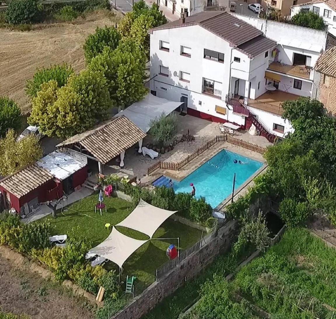110 M² Huoneisto ∙ 3 Makuuhuonetta ∙ 8 Vierasta - Benabarre