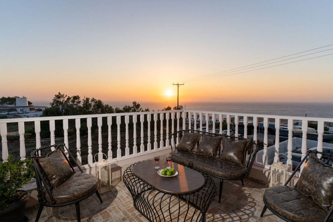 125 M² Villa ∙ 3 Bedrooms ∙ 6 Guests - Oia
