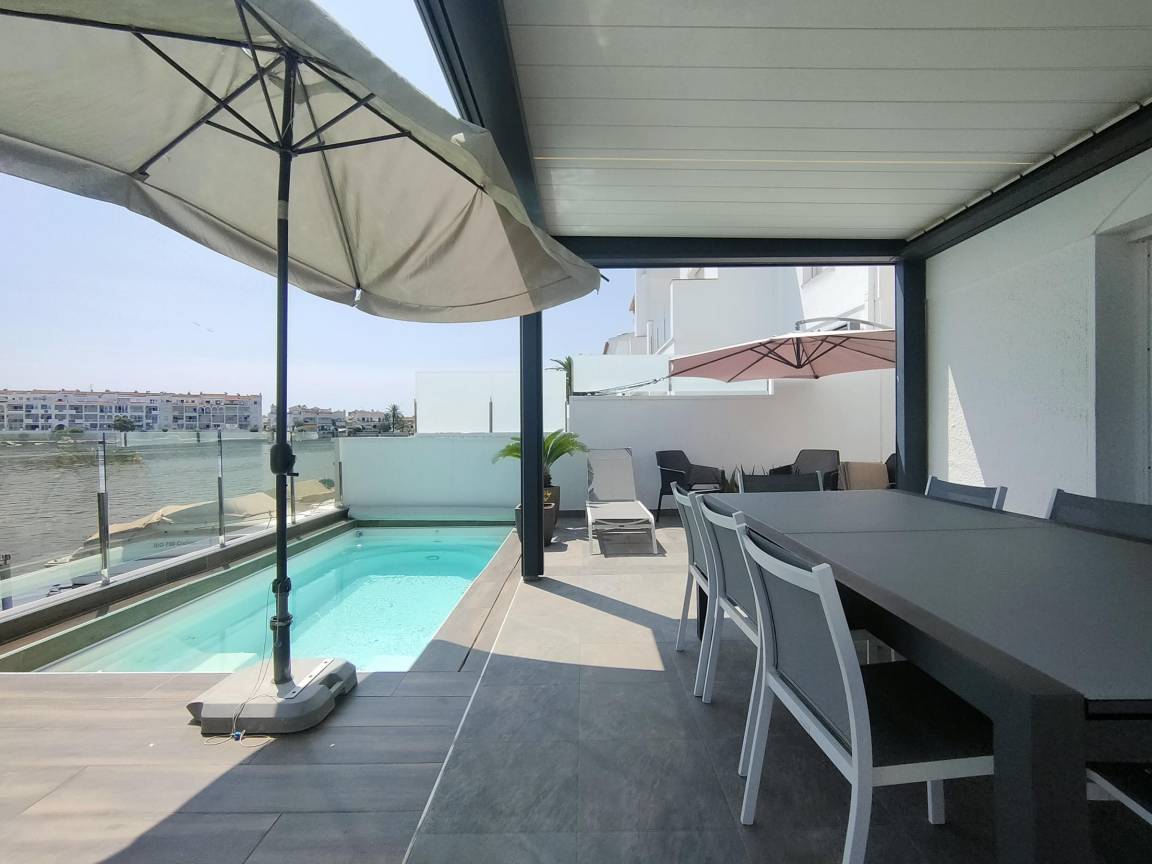 120 M² Ferienhaus ∙ 4 Schlafzimmer ∙ 8 Gäste - Empuriabrava