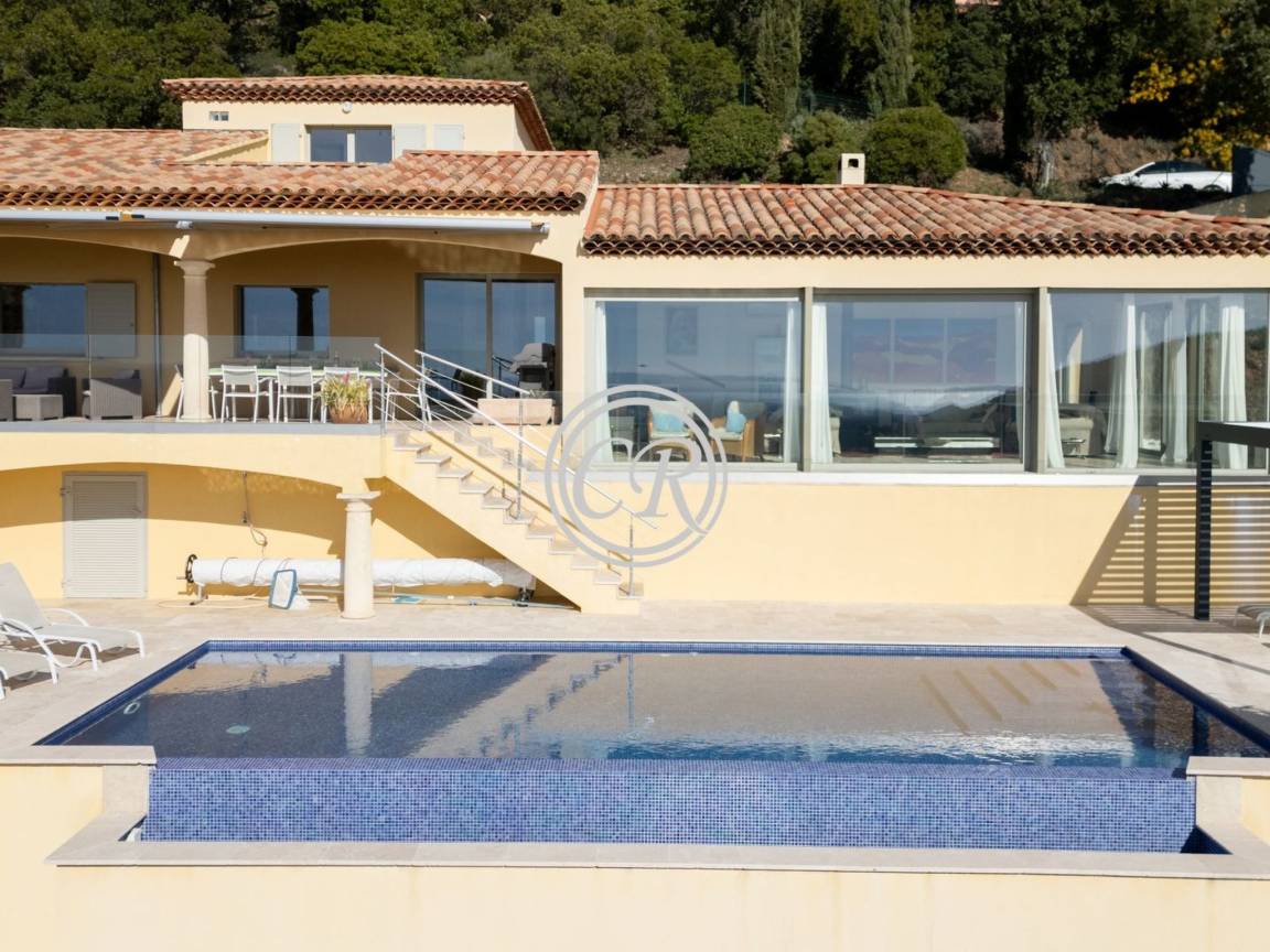 200 M² Ferienhaus ∙ 4 Schlafzimmer ∙ 9 Gäste - Hyères
