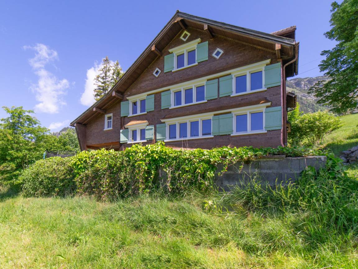 180 M² Ferienhaus ∙ 4 Schlafzimmer ∙ 8 Gäste - Sevelen