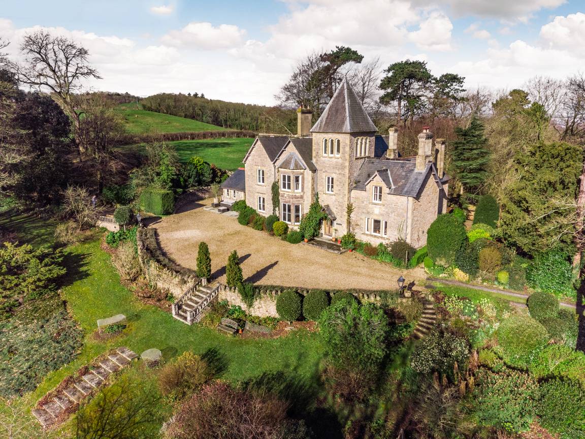 Cottage ∙ 5 Bedrooms ∙ 10 Guests - Weston-super-Mare