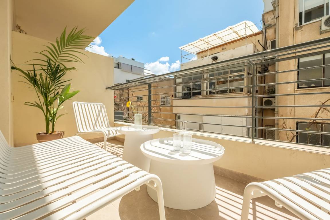 65 M² House ∙ 2 Bedrooms ∙ 5 Guests - Tel Aviv
