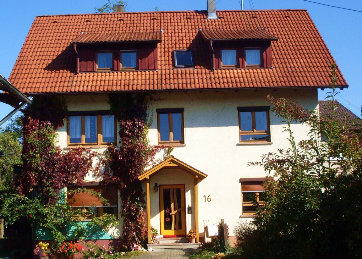 75 M² Apartment ∙ 2 Bedrooms ∙ 5 Guests - Neuhausen