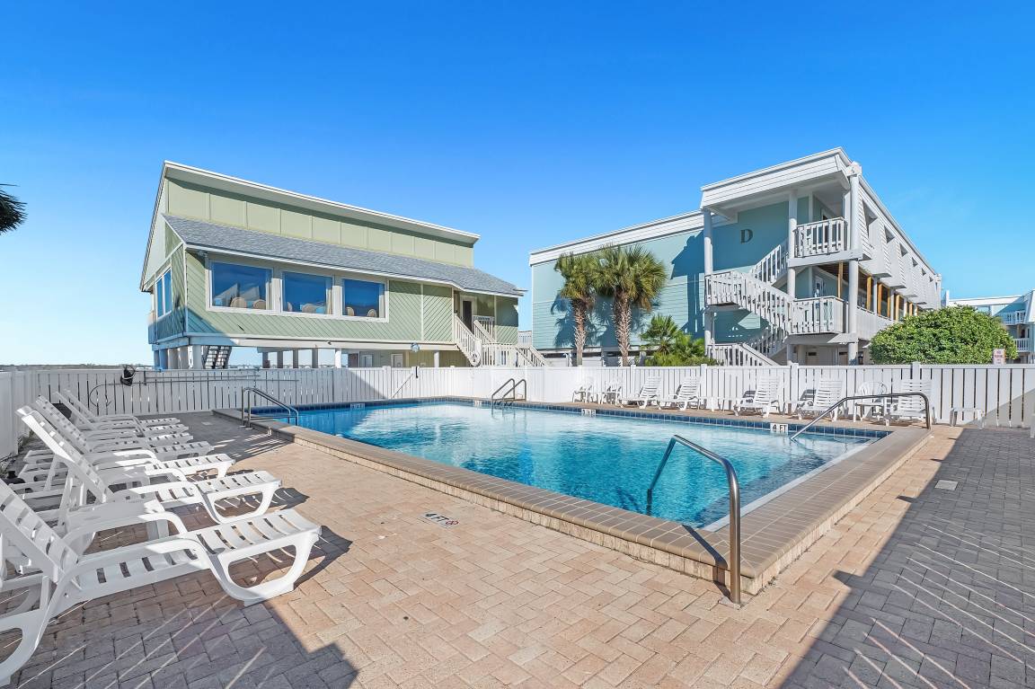 Condo ∙ 2 Bedrooms ∙ 6 Guests - Pensacola Beach, FL