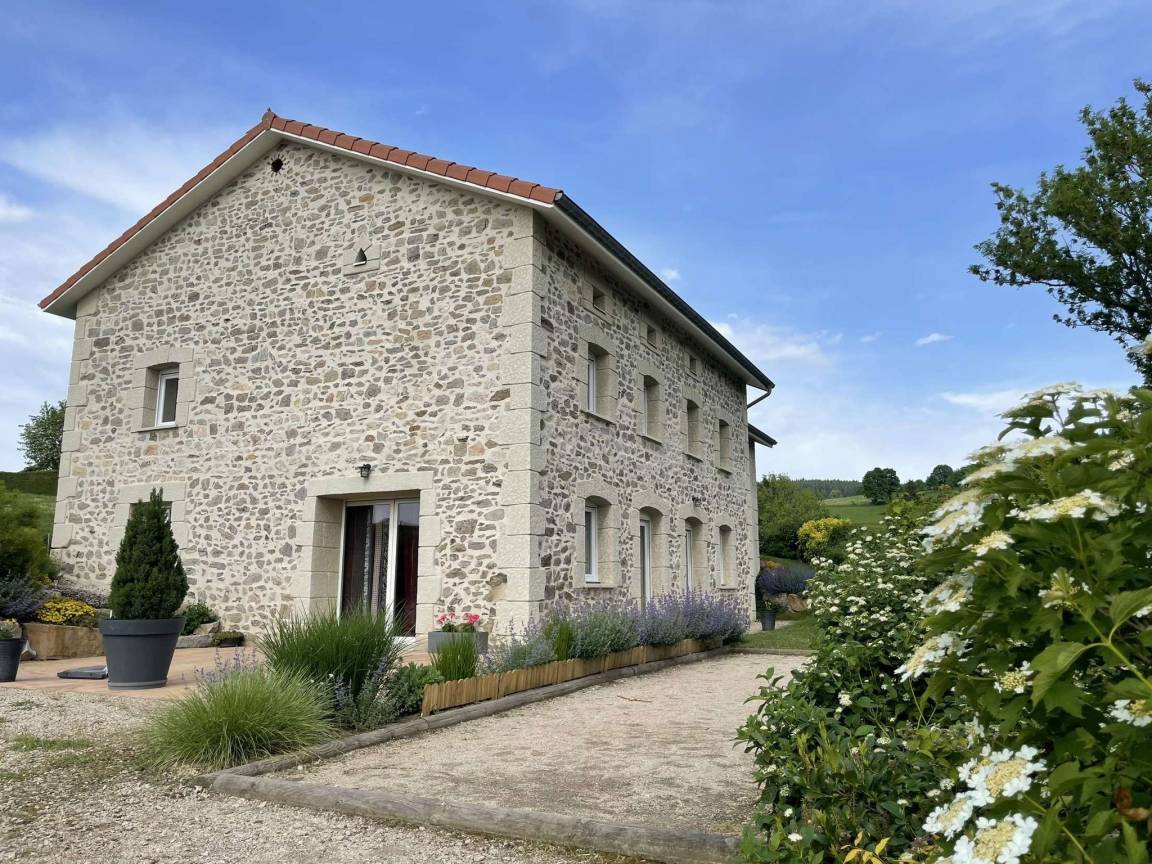 250 M² Maison De Vacances ∙ 5 Chambres ∙ 11 Personnes - Saint-Genest-Malifaux