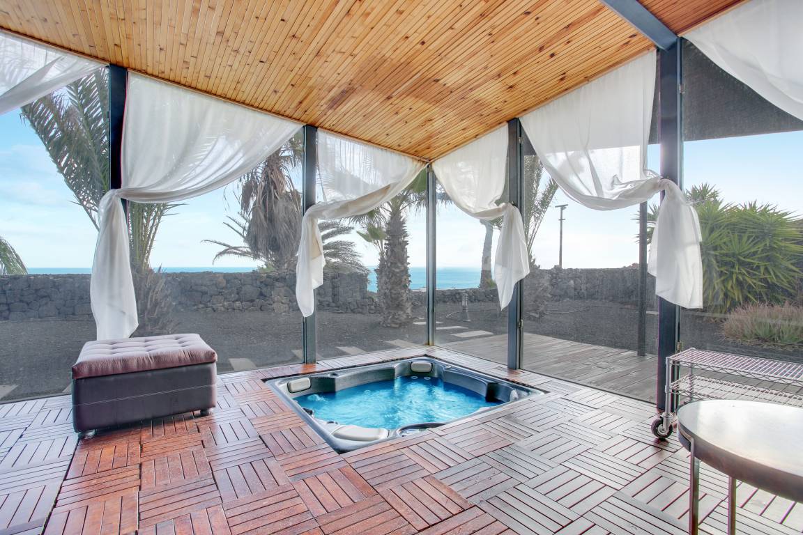 400 M² Villa ∙ 6 Habitaciones ∙ 12 Huéspedes - Playa Blanca