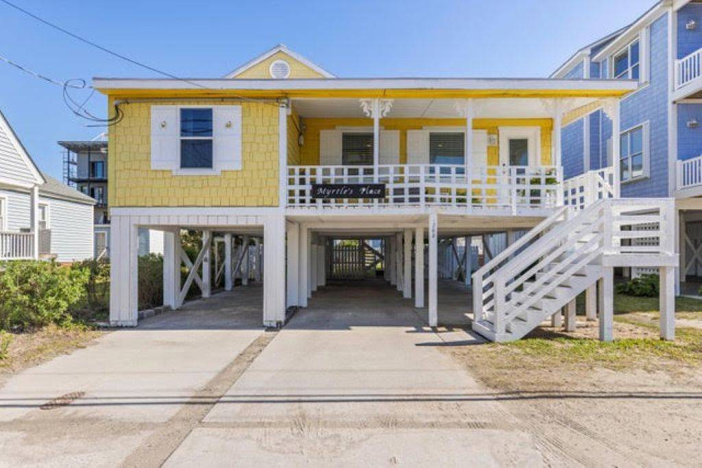 House ∙ 4 Bedrooms ∙ 11 Guests - Carolina Beach, NC