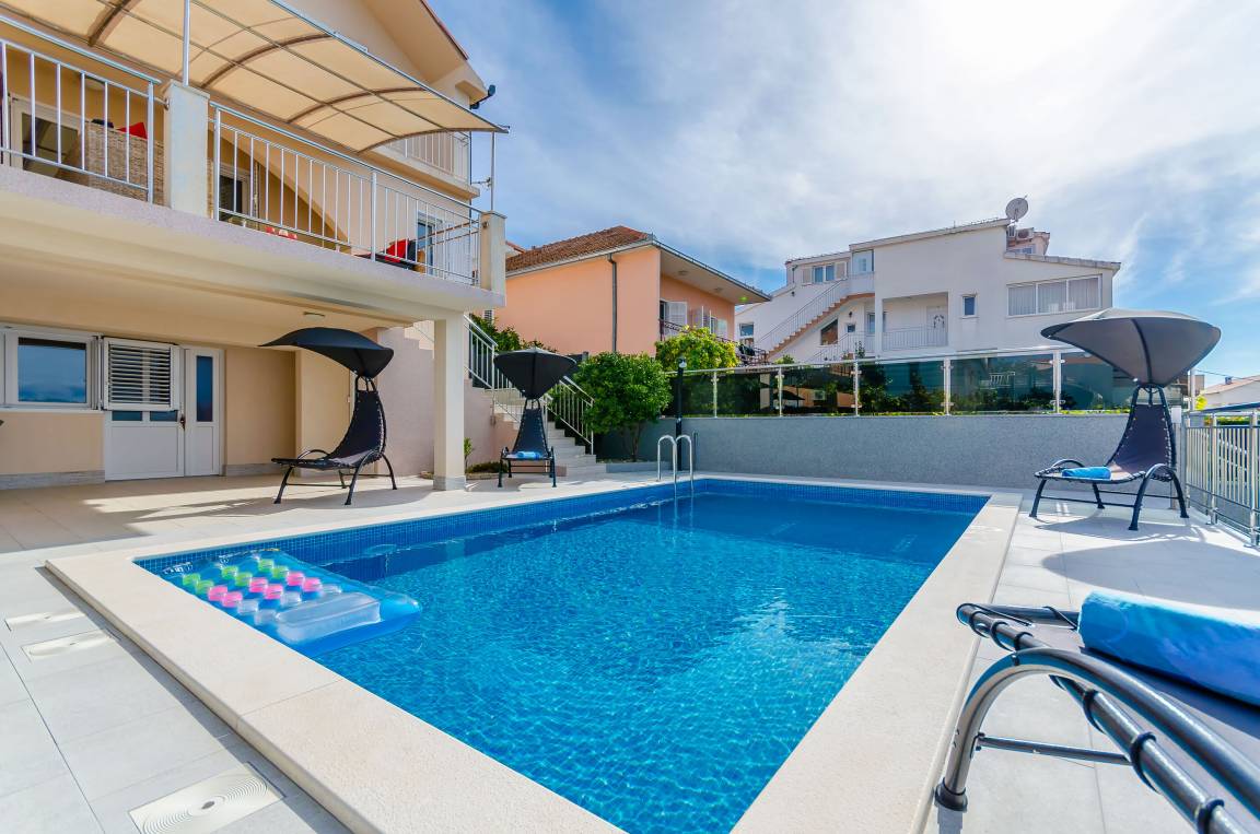 230 M² Ferienhaus ∙ 6 Schlafzimmer ∙ 12 Gäste - Trogir