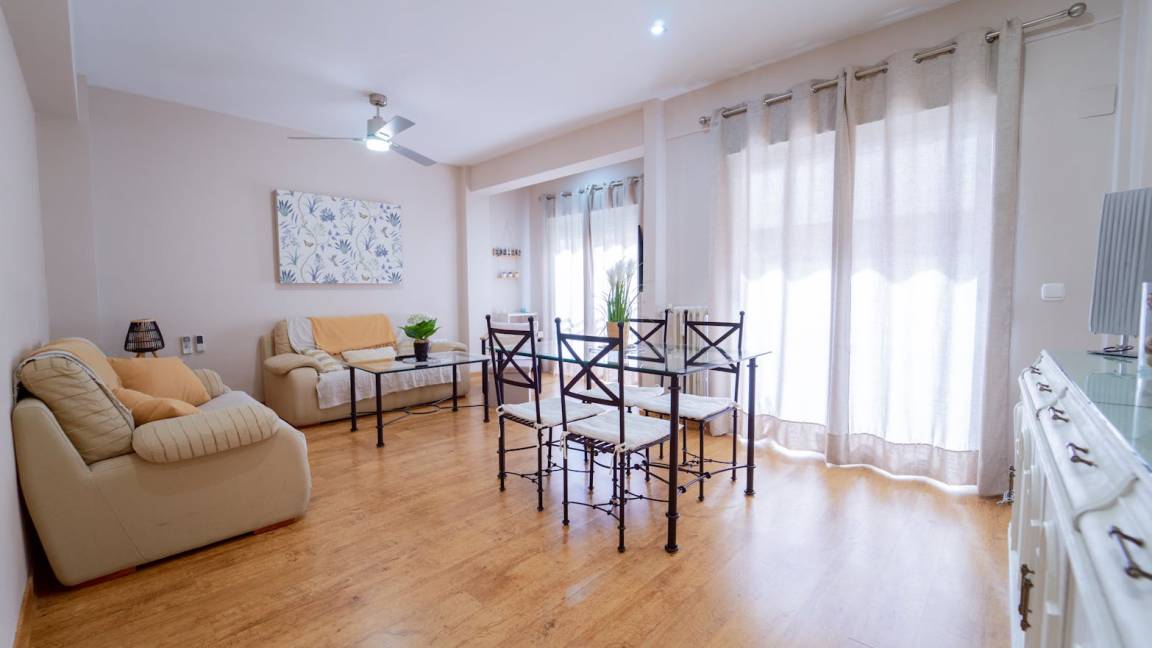 90 M² Apartment ∙ 2 Bedrooms ∙ 3 Guests - Granada