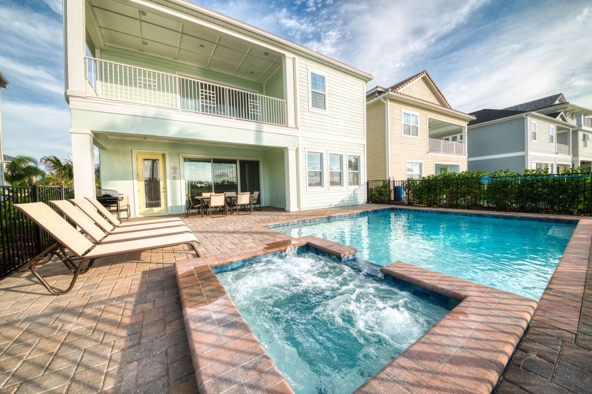 331 M² Cottage ∙ 6 Bedrooms ∙ 14 Guests - Florida