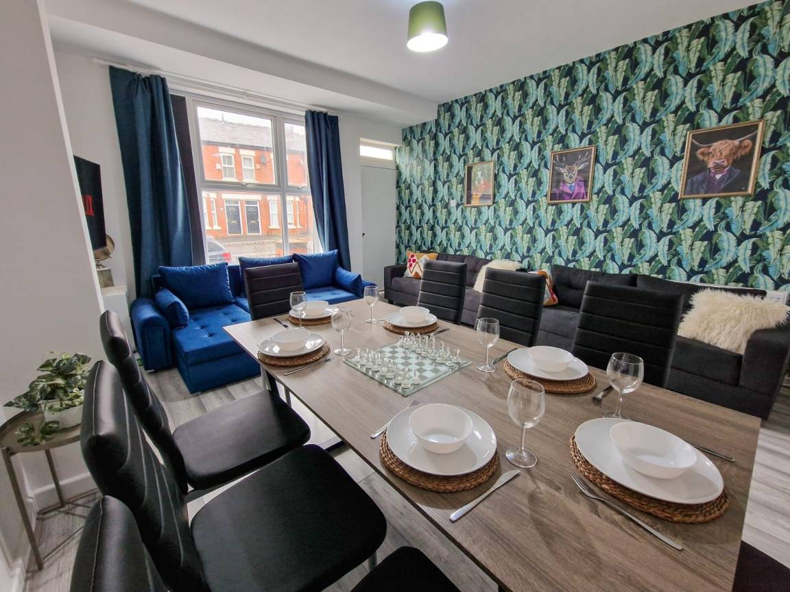 93 M² House ∙ 5 Bedrooms ∙ 16 Guests - Derbyshire