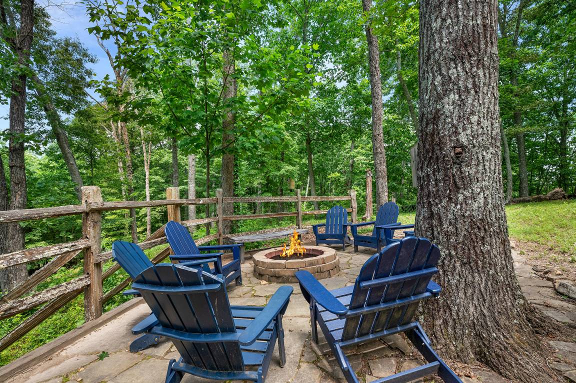 181 M² Cabin ∙ 3 Bedrooms ∙ 8 Guests - Mineral Bluff, GA
