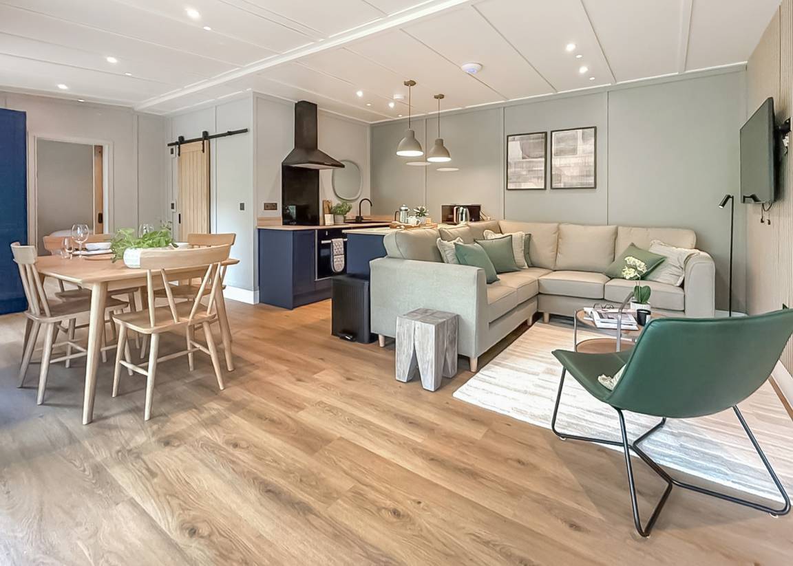 Chalet ∙ 2 Bedrooms ∙ 4 Guests - Warminster