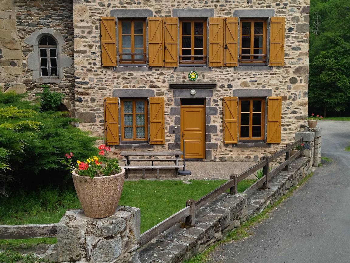 130 M² Cottage ∙ 4 Bedrooms ∙ 8 Guests - Auvergne