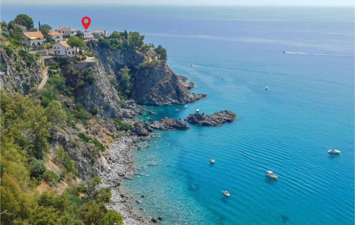 300 M² House ∙ 5 Bedrooms ∙ 11 Guests - Calabria