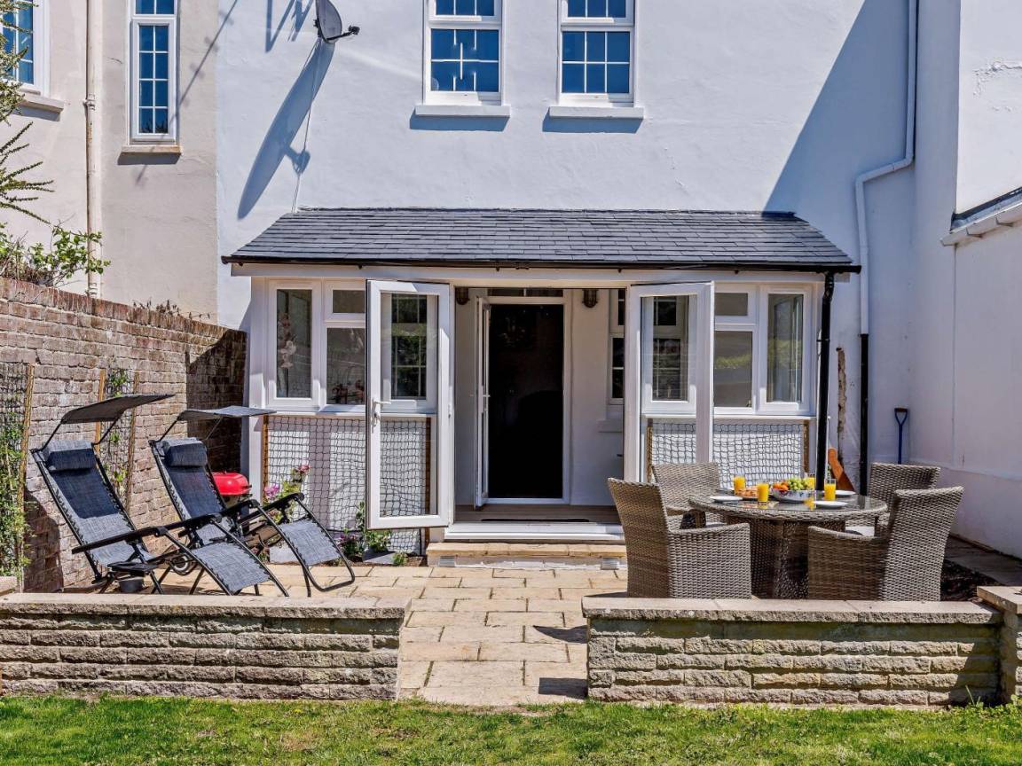 Cottage ∙ 3 Bedrooms ∙ 4 Guests - Selsey