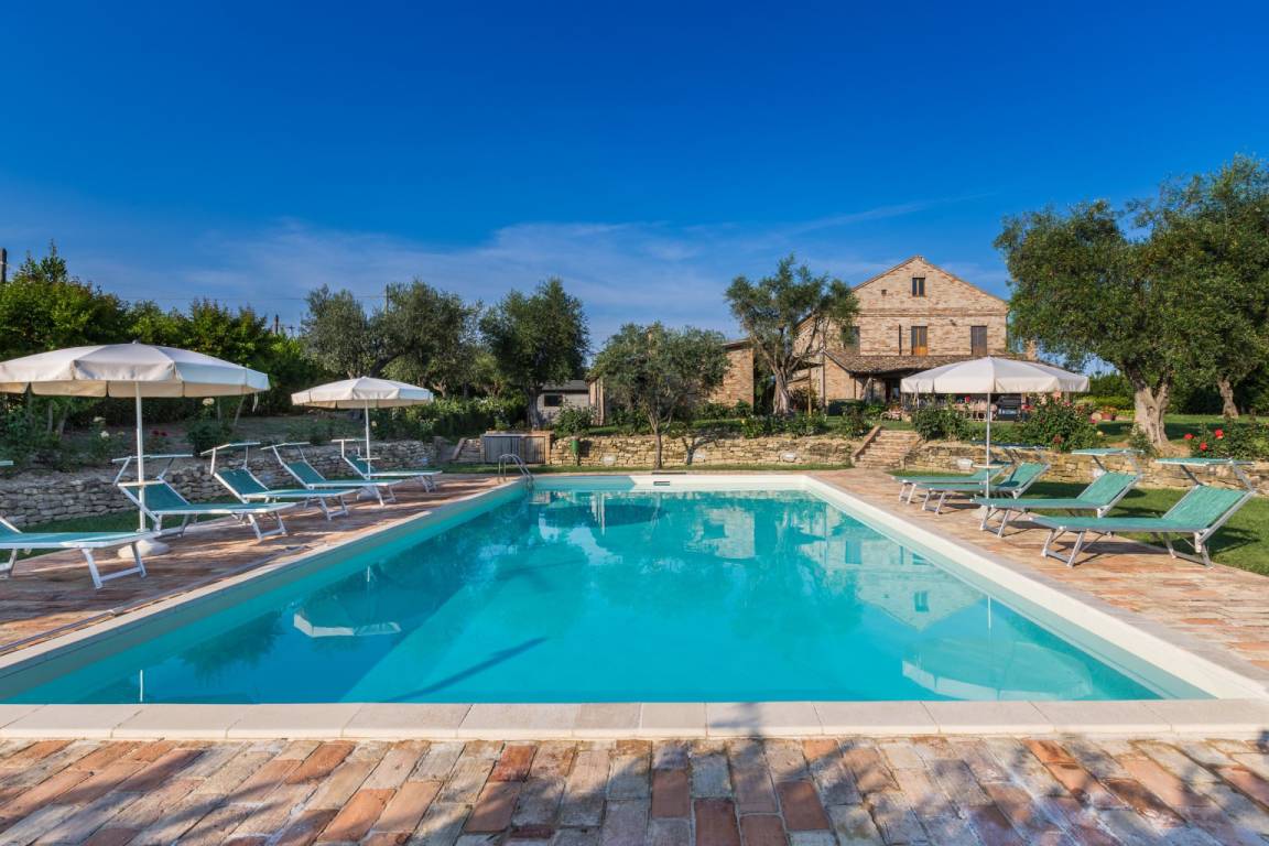 300 M² Villa ∙ 5 Slaapkamers ∙ 14 Gasten - Fermo